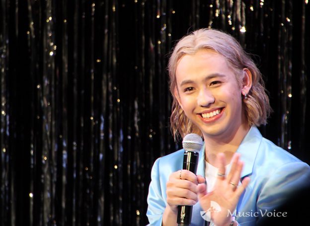 ファンの声援に応えるRYUCHELL